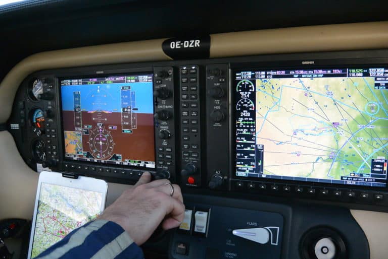 Glass Cockpit vs. Steam Gauges: 7 Factors Compared – Airplane Academy